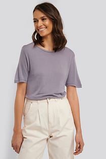 Viscose Deep Back Tee Lila | NA-KD