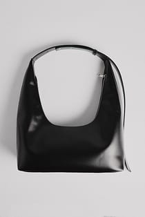 Oblong Shoulder Bag Black | NA-KD