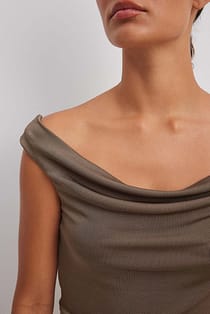 Off shoulder Waterfall Top Brown | NA-KD