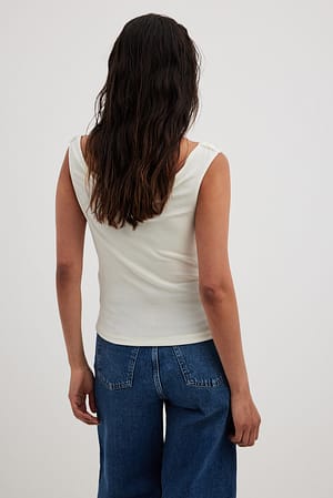 Off shoulder Waterfall Top Offwhite | NA-KD