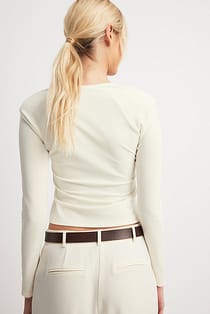 Sharp Shoulder Top Offwhite | NA-KD
