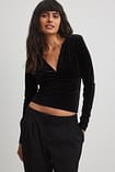 Sharp Shoulder Velvet Top Black | NA-KD