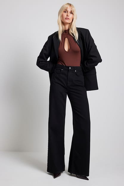 High Neck Keyhole Body Brown | NA-KD