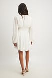 Structure Flowy Mini Dress White | NA-KD